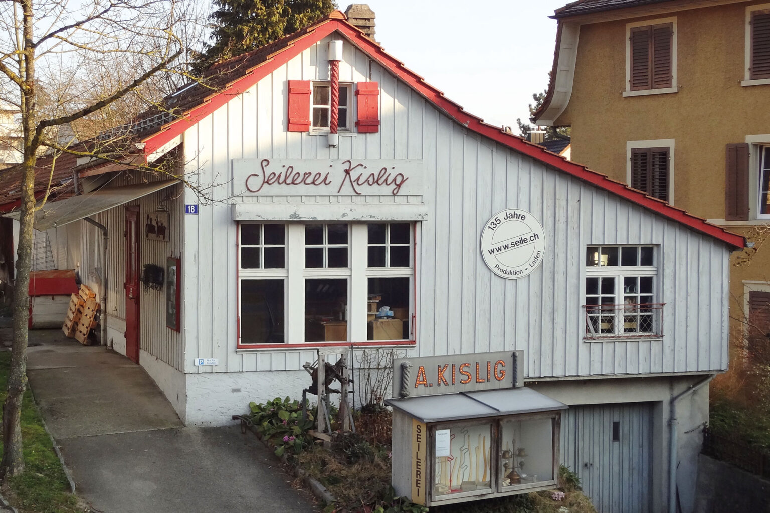 Sinnvolles schenken und Schweizer Handwerk unterstützen • 50plus Magazin